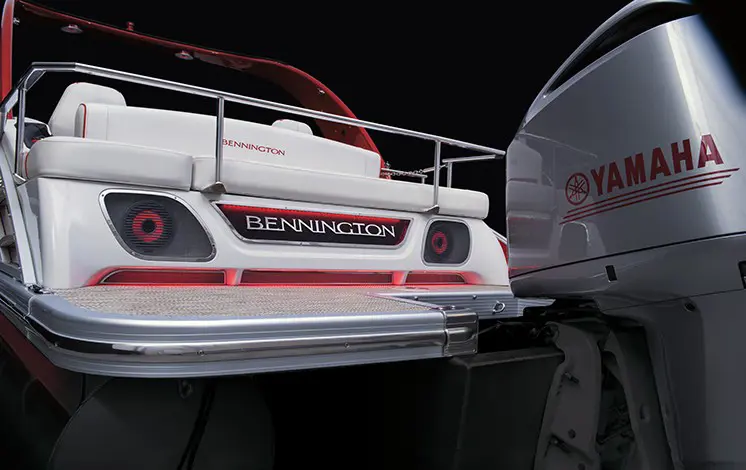 Bennington R Bowrider Line | Bennington