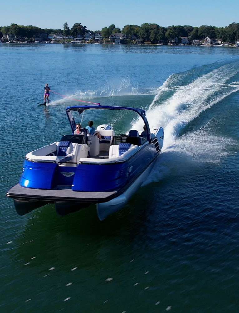 Luxury Pontoons & Tritoon Boats by Bennington EN-CA