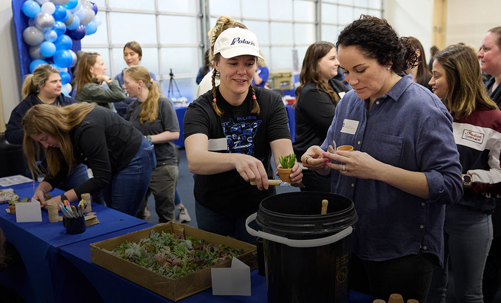 THINK PEOPLE - THINK OUTSIDE | Polaris