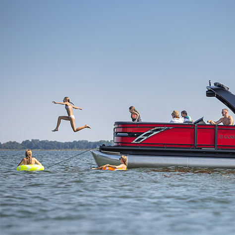 Pontoon Boats by Godfrey | EN-CA