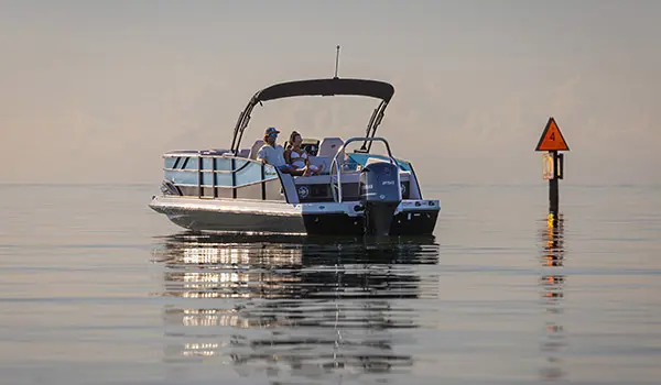 Specs: FunDeck 2360 SFL | Hurricane Deck Boats
