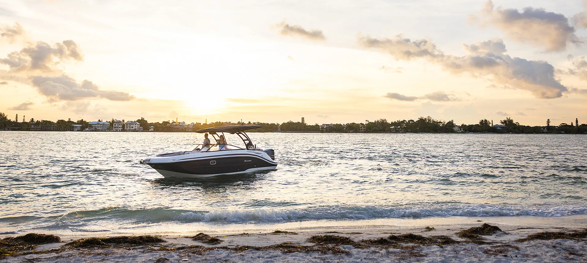 Specs: SunDeck 2600 Outboard | Hurricane Deck Boats