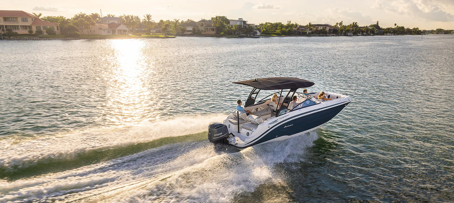 Specs: SunDeck 2600 Outboard | Hurricane Deck Boats