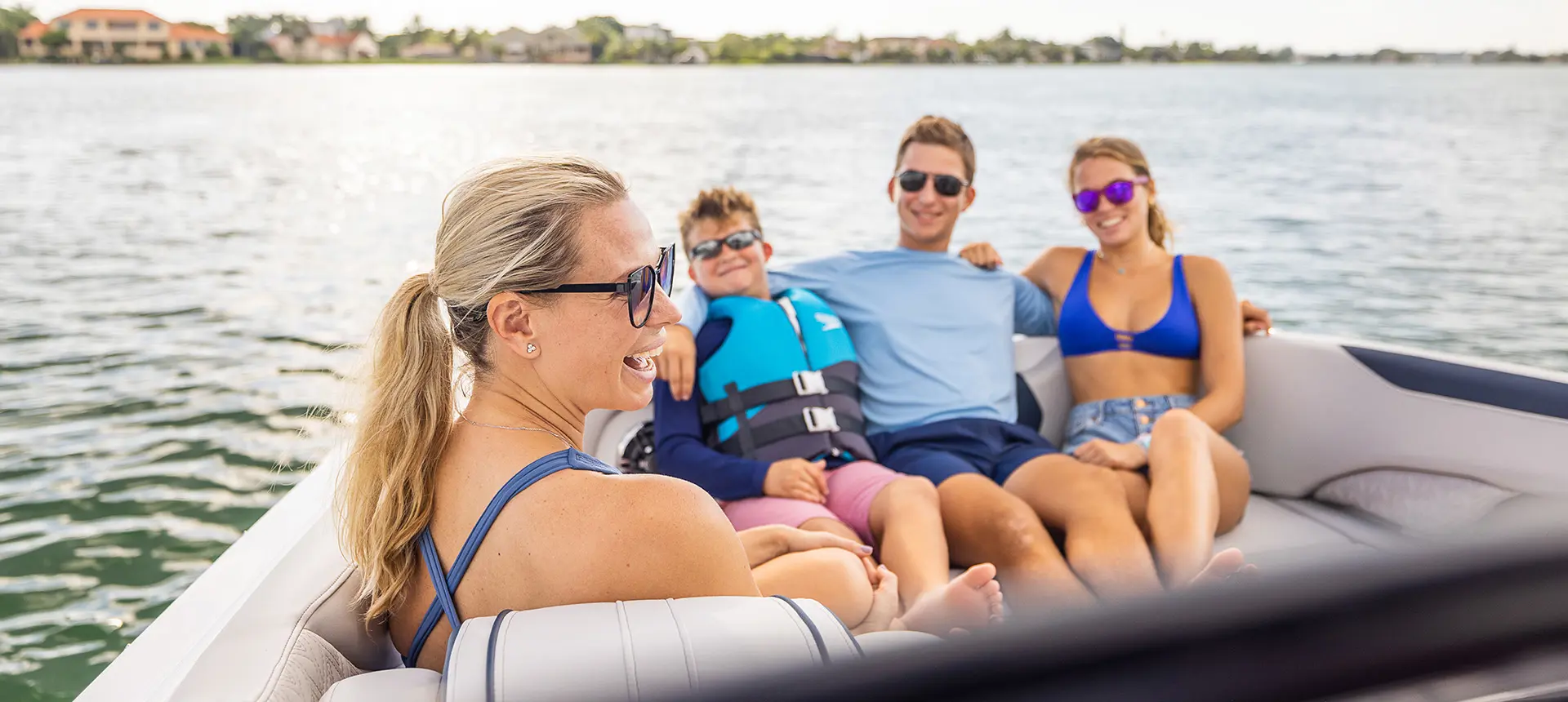 Specs: SunDeck 2600 Outboard | Hurricane Deck Boats