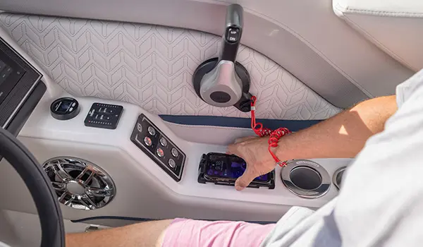 Specs: SunDeck 2600 Outboard | Hurricane Deck Boats