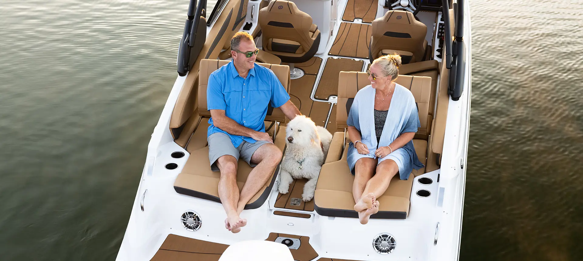 Specs: SunDeck 2600 Outboard | Hurricane Deck Boats