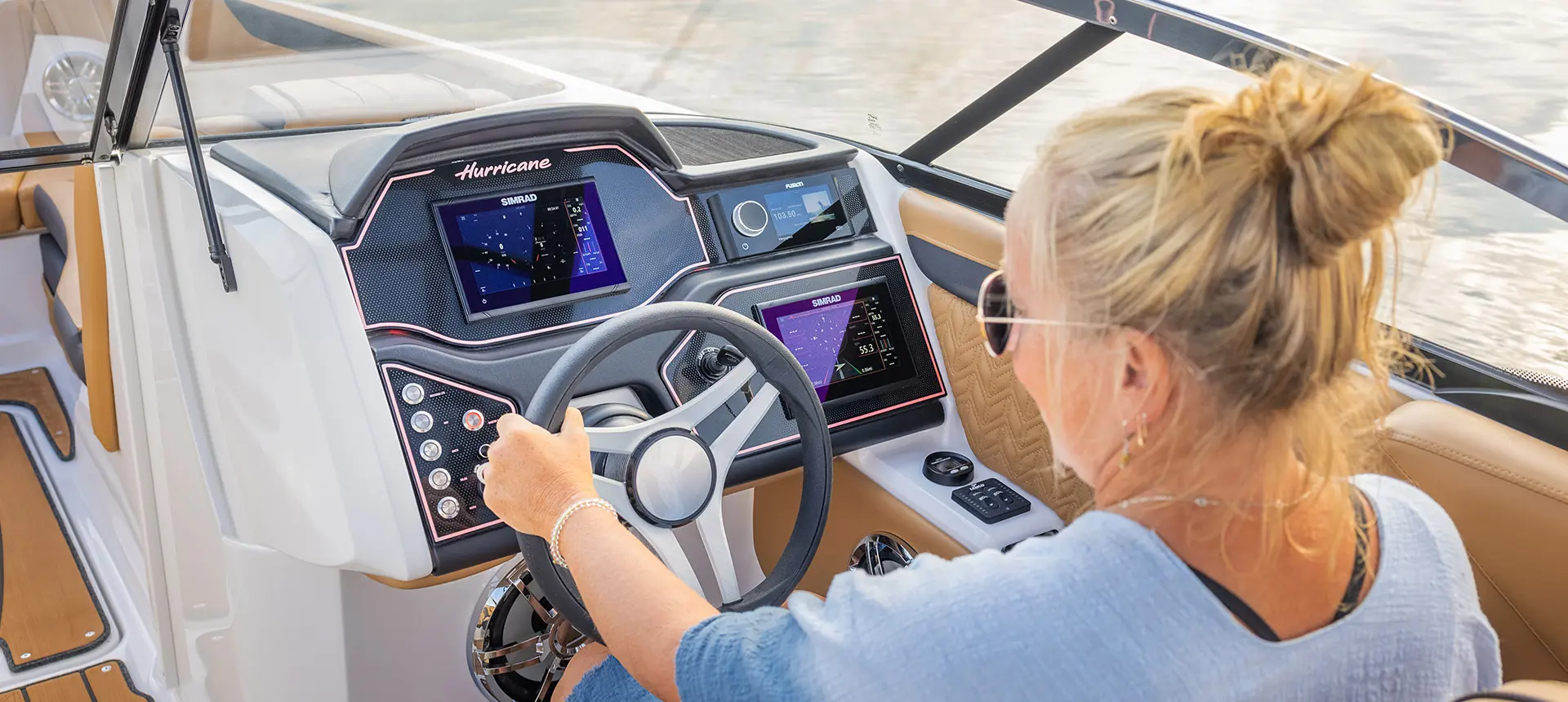 Specs: SunDeck 2600 OB | Hurricane Deck Boats