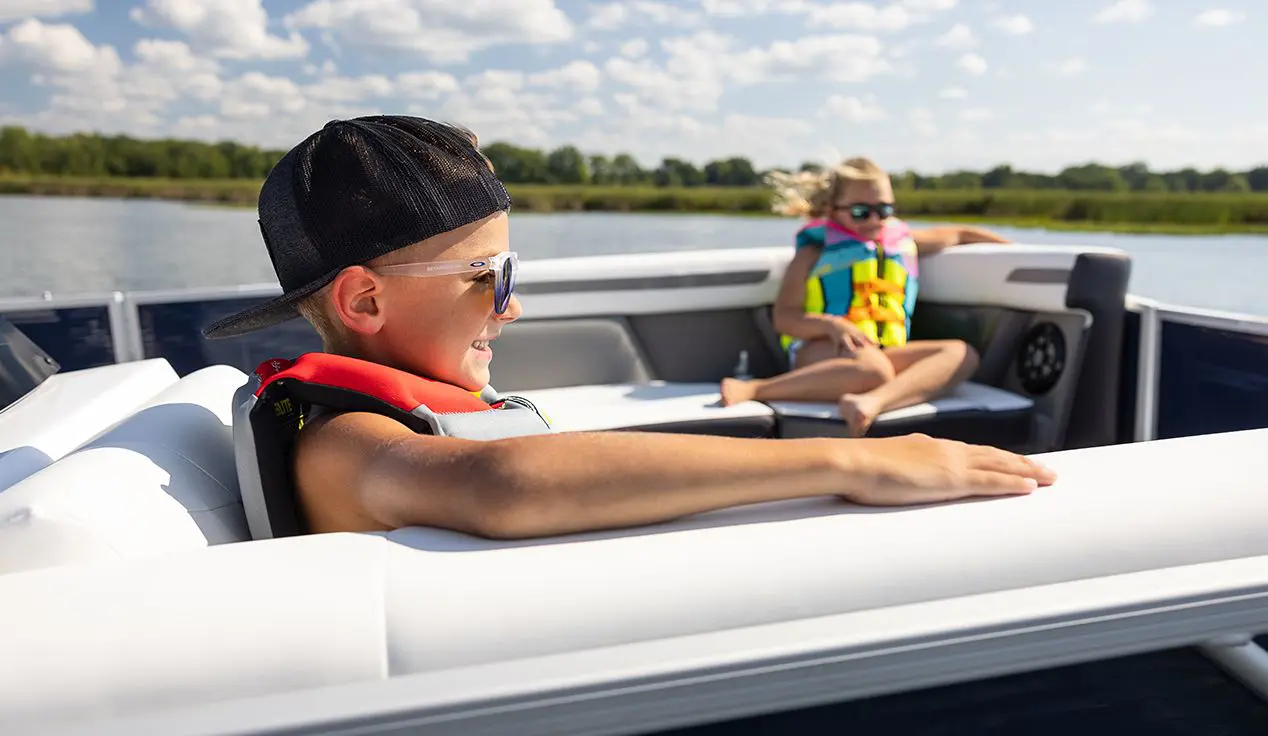 FunDeck OB Models - Party Deck Boats | Hurricane