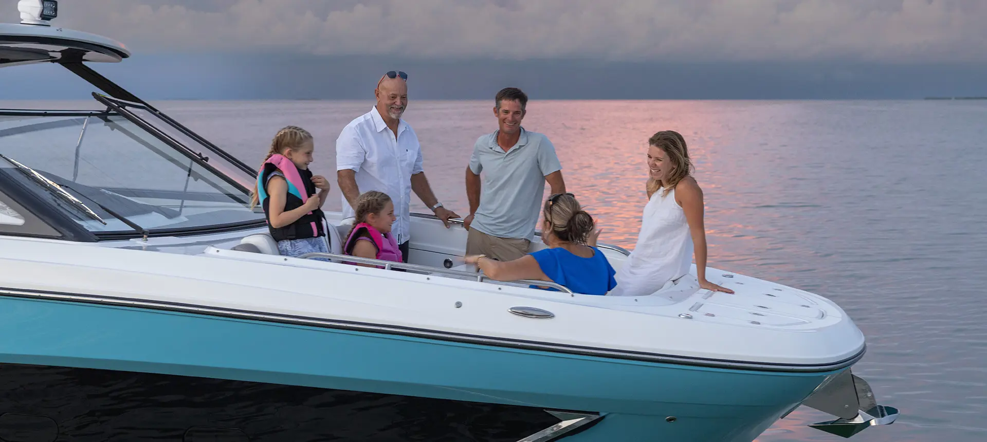 SunDeck 3200 OB - Yacht Series Deck Boat | Hurricane